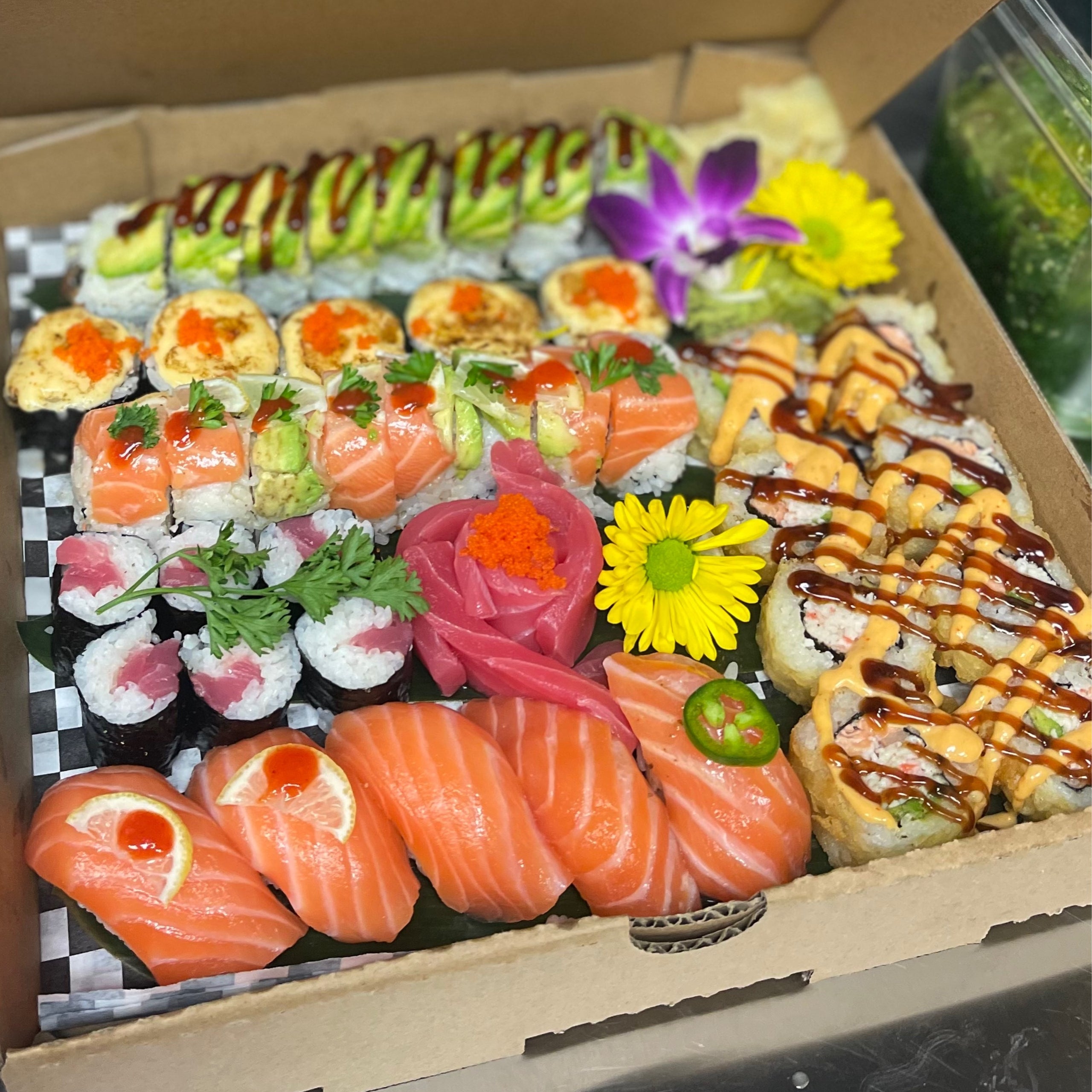 Deluxe Rainbow Box - Preselected | Hako Sushi Box